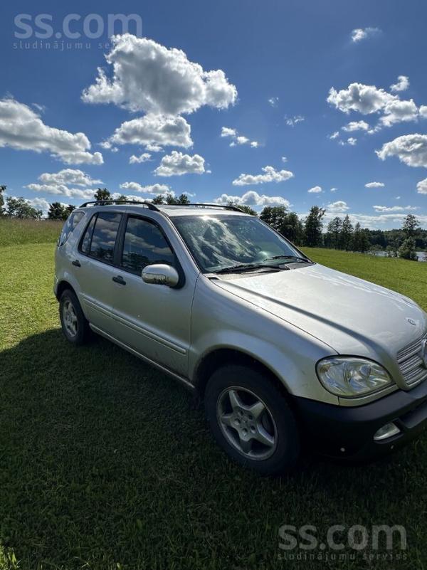 Grey Mercedes-Benz ML 270 2002 in Preili, with an engine capacity of 2.70 L and mileage of 300 thousand km for 1700 €, photo 4 on AUTOMOTO.COM.LV