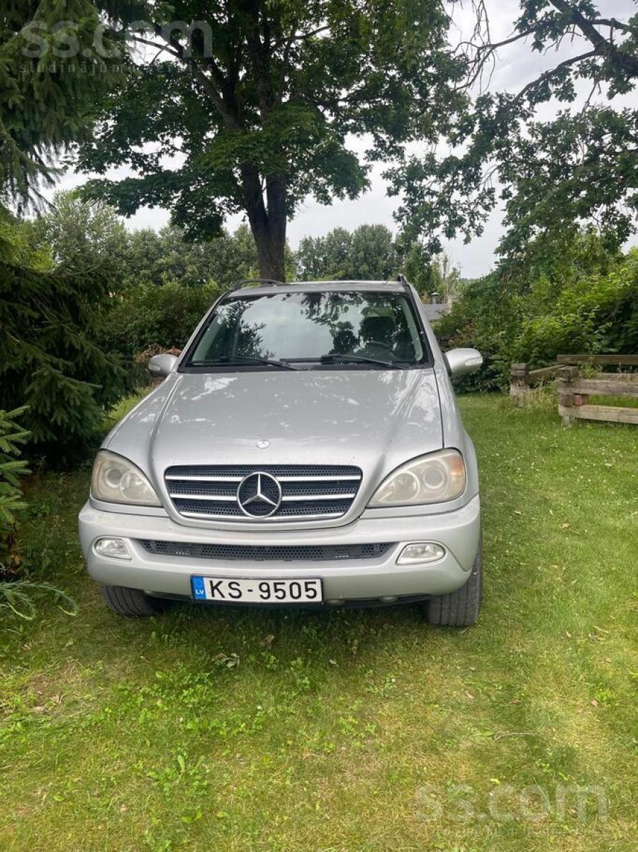 Grey Mercedes-Benz ML 270 2002 in Riga, with an engine capacity of 2.70 L and mileage of 320 thousand km for 2500 €, photo 1 on AUTOMOTO.COM.LV