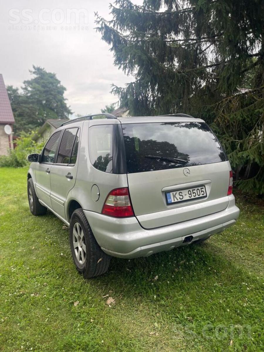 Grey Mercedes-Benz ML 270 2002 in Riga, with an engine capacity of 2.70 L and mileage of 320 thousand km for 2500 €, photo 3 on AUTOMOTO.COM.LV