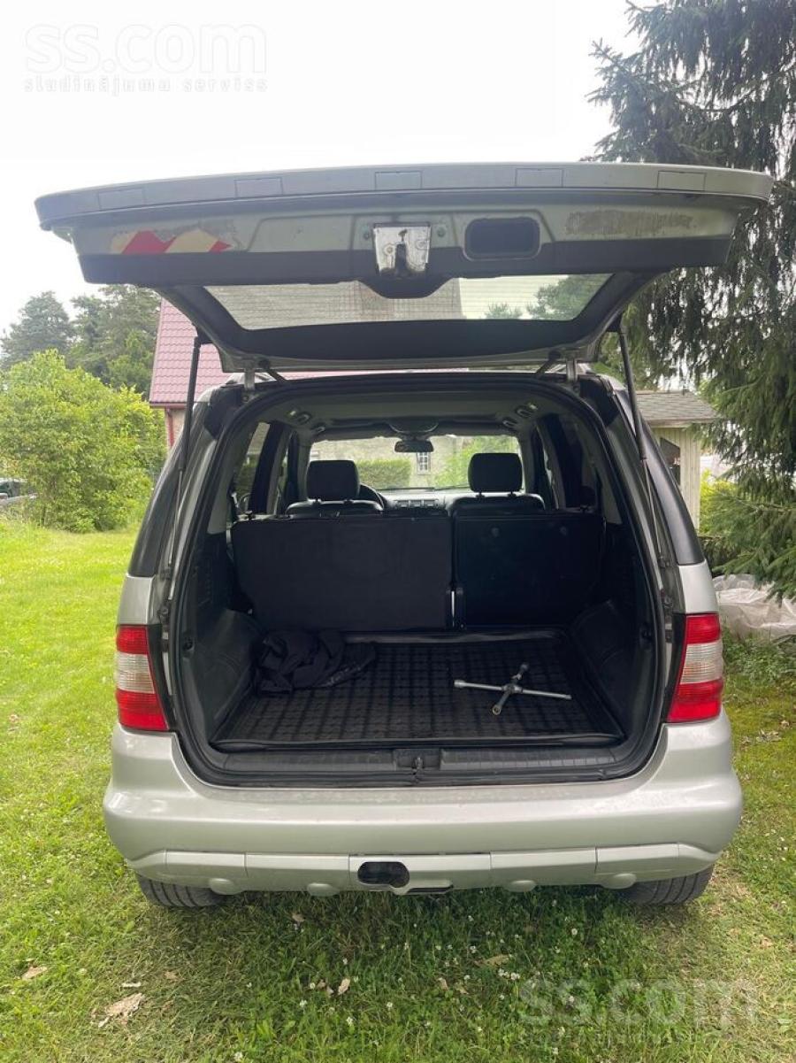 Grey Mercedes-Benz ML 270 2002 in Riga, with an engine capacity of 2.70 L and mileage of 320 thousand km for 2500 €, photo 5 on AUTOMOTO.COM.LV