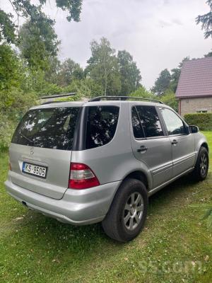 Grey Mercedes-Benz ML 270 2002 in Riga, with an engine capacity of 2.70 L and mileage of 320 thousand km for 2500 €, photo 6 on AUTOMOTO.COM.LV