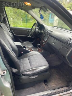 Grey Mercedes-Benz ML 270 2002 in Riga, with an engine capacity of 2.70 L and mileage of 320 thousand km for 2500 €, photo 8 on AUTOMOTO.COM.LV
