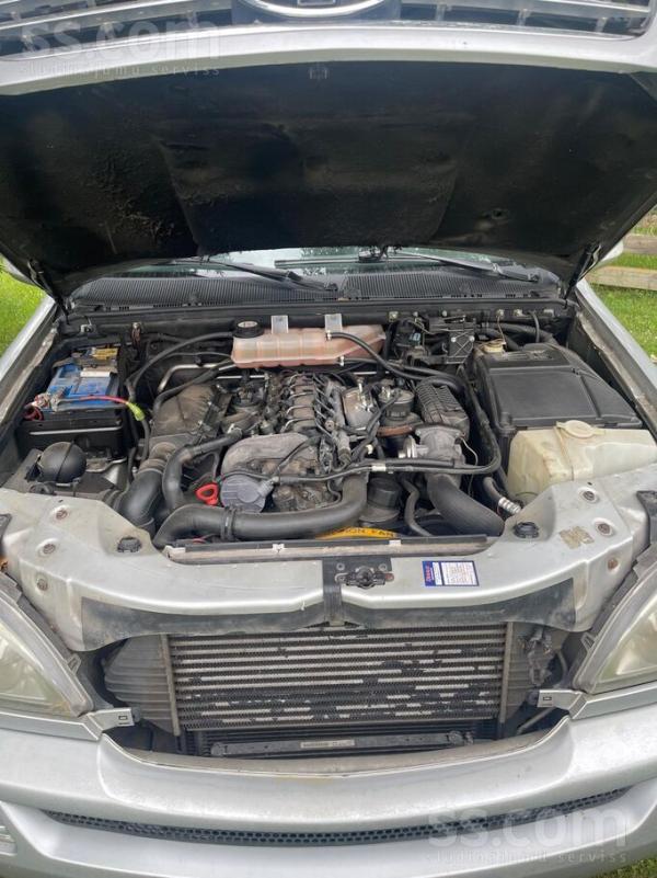 Grey Mercedes-Benz ML 270 2002 in Riga, with an engine capacity of 2.70 L and mileage of 320 thousand km for 2500 €, photo 8 on AUTOMOTO.COM.LV