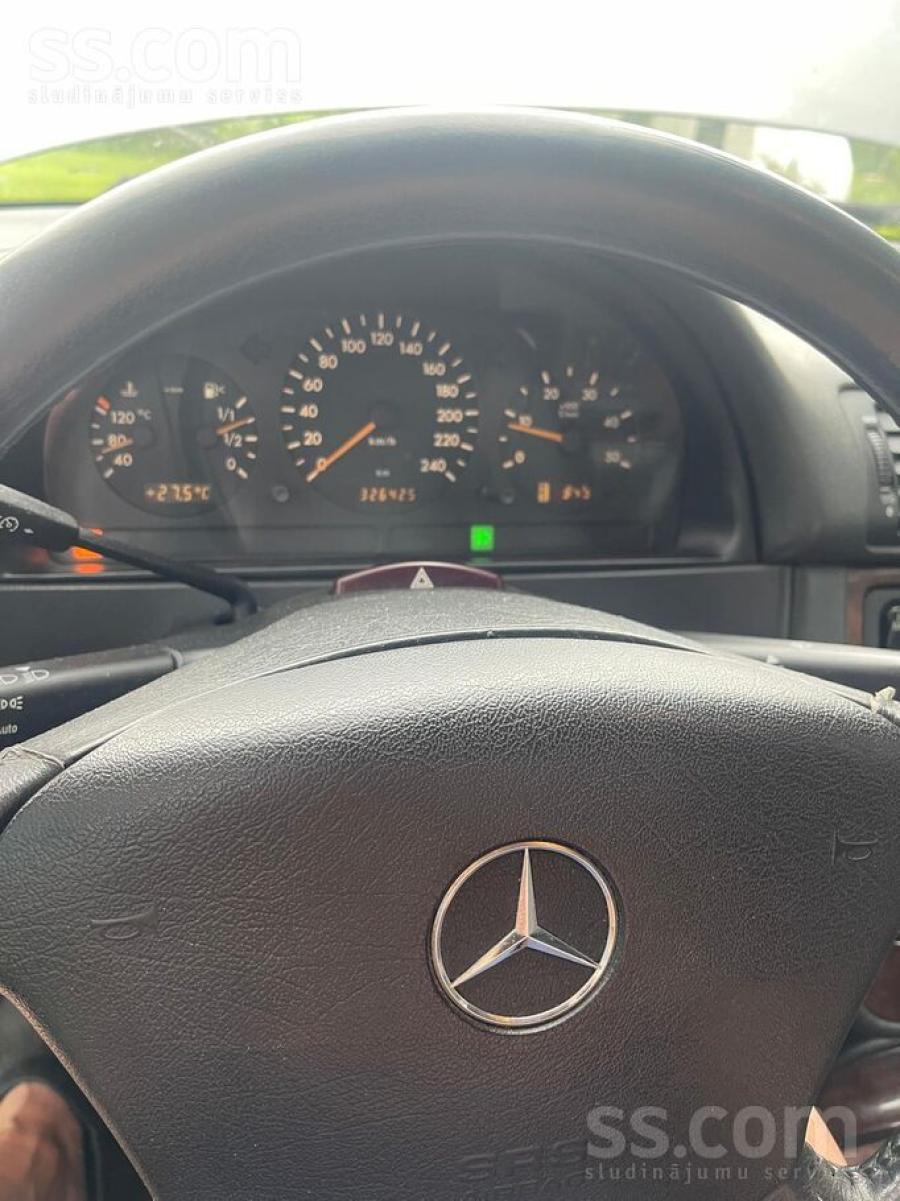 Grey Mercedes-Benz ML 270 2002 in Riga, with an engine capacity of 2.70 L and mileage of 320 thousand km for 2500 €, photo 10 on AUTOMOTO.COM.LV