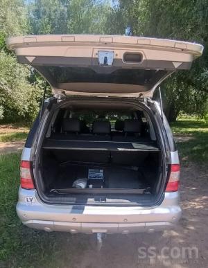 Grey Mercedes-Benz ML 270 2002 in Riga, with an engine capacity of 2.70 L and mileage of 250 thousand km for 2900 €, photo 9 on AUTOMOTO.COM.LV
