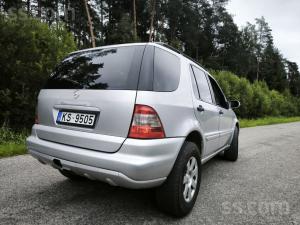 Grey Mercedes-Benz ML 270 2002 in Riga, with an engine capacity of 2.70 L and mileage of 327 thousand km for 2500 €, photo 4 on AUTOMOTO.COM.LV