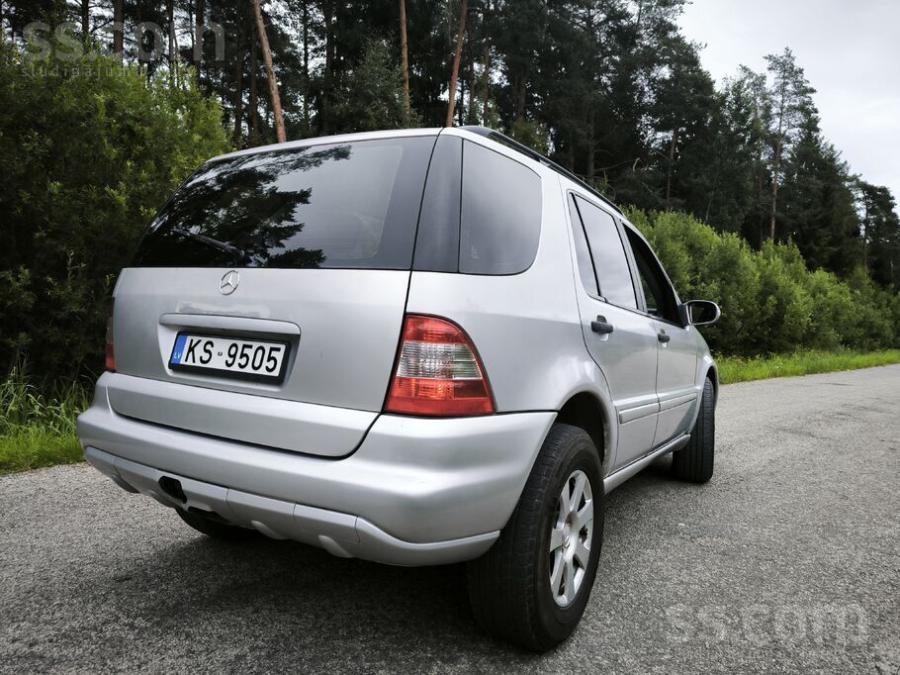 Grey Mercedes-Benz ML 270 2002 in Riga, with an engine capacity of 2.70 L and mileage of 327 thousand km for 2500 €, photo 4 on AUTOMOTO.COM.LV