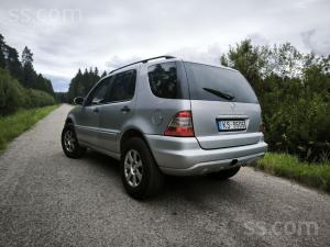 Grey Mercedes-Benz ML 270 2002 in Riga, with an engine capacity of 2.70 L and mileage of 327 thousand km for 2500 €, photo 5 on AUTOMOTO.COM.LV