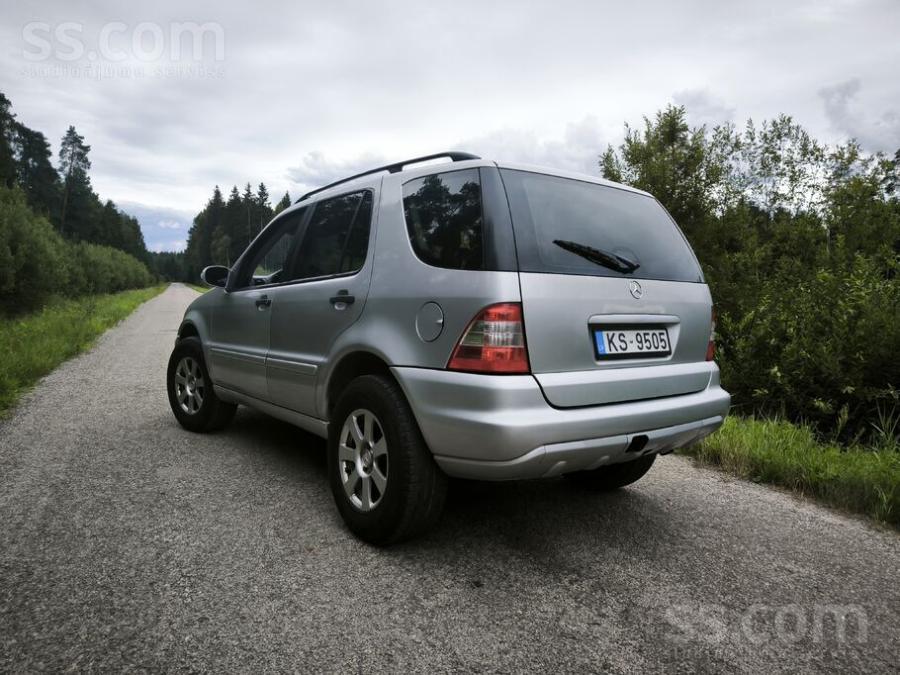Grey Mercedes-Benz ML 270 2002 in Riga, with an engine capacity of 2.70 L and mileage of 327 thousand km for 2500 €, photo 5 on AUTOMOTO.COM.LV