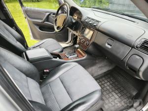 Grey Mercedes-Benz ML 270 2002 in Riga, with an engine capacity of 2.70 L and mileage of 327 thousand km for 2500 €, photo 7 on AUTOMOTO.COM.LV