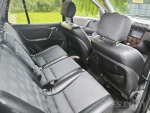 Grey Mercedes-Benz ML 270 2002 in Riga, with an engine capacity of 2.70 L and mileage of 327 thousand km for 2500 €, photo 8 on AUTOMOTO.COM.LV