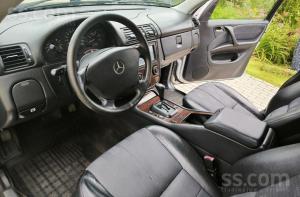 Grey Mercedes-Benz ML 270 2002 in Riga, with an engine capacity of 2.70 L and mileage of 327 thousand km for 2500 €, photo 9 on AUTOMOTO.COM.LV