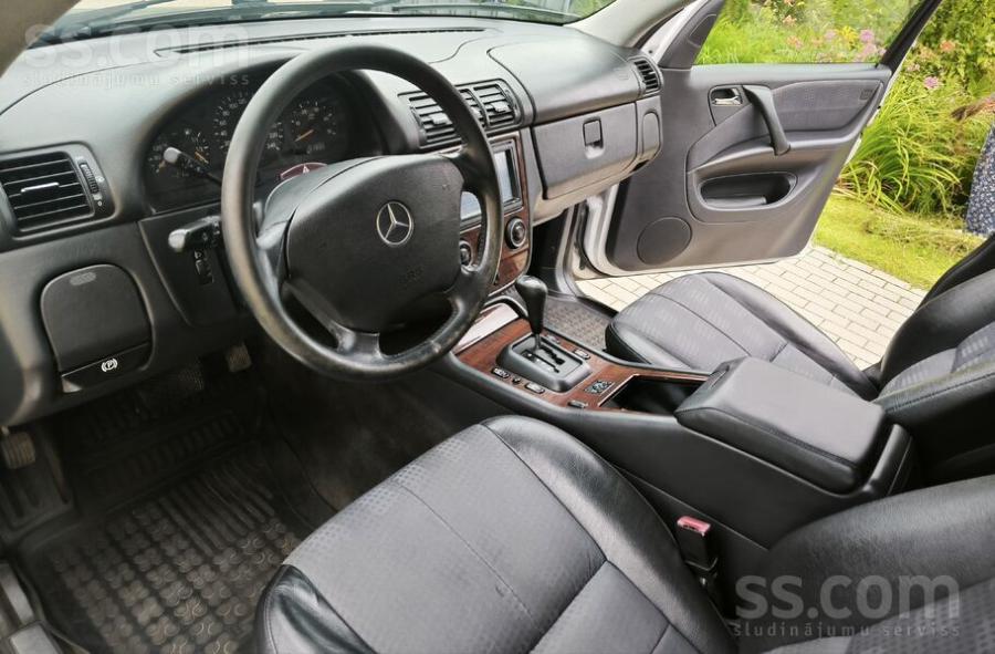 Grey Mercedes-Benz ML 270 2002 in Riga, with an engine capacity of 2.70 L and mileage of 327 thousand km for 2500 €, photo 9 on AUTOMOTO.COM.LV