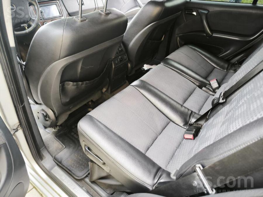 Grey Mercedes-Benz ML 270 2002 in Riga, with an engine capacity of 2.70 L and mileage of 327 thousand km for 2500 €, photo 10 on AUTOMOTO.COM.LV