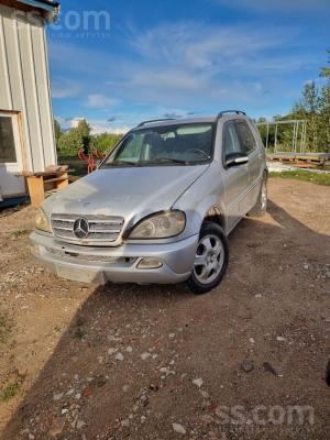 Pelēks Mercedes-Benz ML 270 2002 Dobele, ar dzinēja tilpumu 2.70 L un nobraukumu 440 tūkst. km par 1000 €, foto  vietnē AUTOMOTO.COM.LV