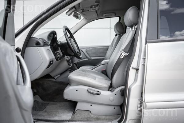 Grey Mercedes-Benz ML 270 2002 in Riga, with an engine capacity of 2.70 L and mileage of 285 thousand km for 2500 €, photo 11 on AUTOMOTO.COM.LV