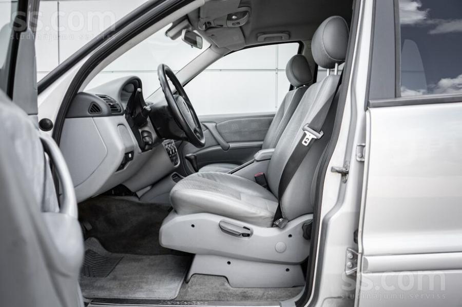 Grey Mercedes-Benz ML 270 2002 in Riga, with an engine capacity of 2.70 L and mileage of 285 thousand km for 2500 €, photo 12 on AUTOMOTO.COM.LV