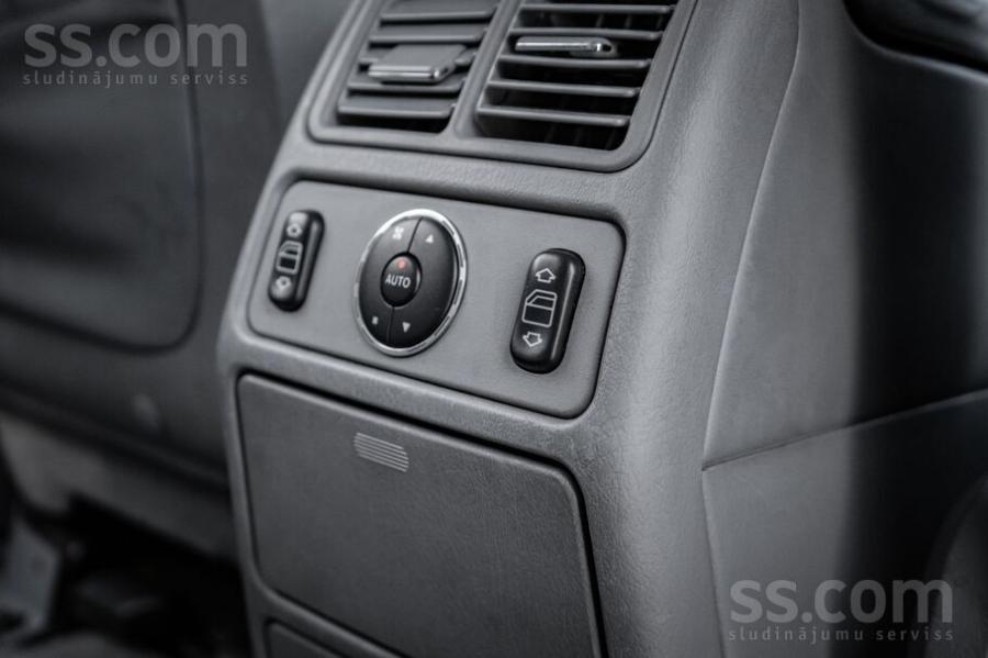 Grey Mercedes-Benz ML 270 2002 in Riga, with an engine capacity of 2.70 L and mileage of 285 thousand km for 2500 €, photo 20 on AUTOMOTO.COM.LV