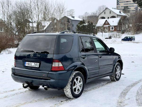 Grey Mercedes-Benz ML 270 2003 in Vilnius, with an engine capacity of 2.70 L and mileage of 300 thousand km for 3500 €, photo 4 on AUTOMOTO.COM.LV