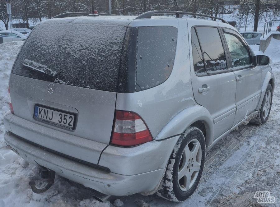 Pelēks Mercedes-Benz ML 270 2003 Viļņa, ar dzinēja tilpumu 2.70 L un nobraukumu 332 tūkst. km par 2499 €, foto 3 vietnē AUTOMOTO.COM.LV