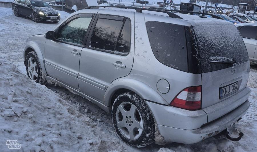 Pelēks Mercedes-Benz ML 270 2003 Viļņa, ar dzinēja tilpumu 2.70 L un nobraukumu 332 tūkst. km par 2499 €, foto 5 vietnē AUTOMOTO.COM.LV