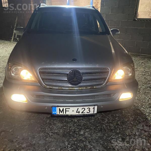 Мерседес МЛ 270 2003 в Даугавпилс на AUTOMOTO.COM.LV Серый Мерседес МЛ 270 2003 в Даугавпилс, объемом двигателя 2.70 л и пробегом 291 тыс. км за 1400 €, фото 4 на AUTOMOTO.COM.LV