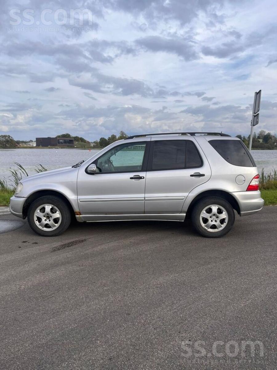 Grey Mercedes-Benz ML 270 2004 in Rezekne, with an engine capacity of 2.70 L and mileage of 280 thousand km for 1900 €, photo 5 on AUTOMOTO.COM.LV
