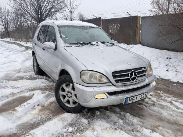 Grey Mercedes-Benz ML 270 2004 in Vilnius, with an engine capacity of 2.69 L and mileage of 420 thousand km for 1900 €, photo 1 on AUTOMOTO.COM.LV