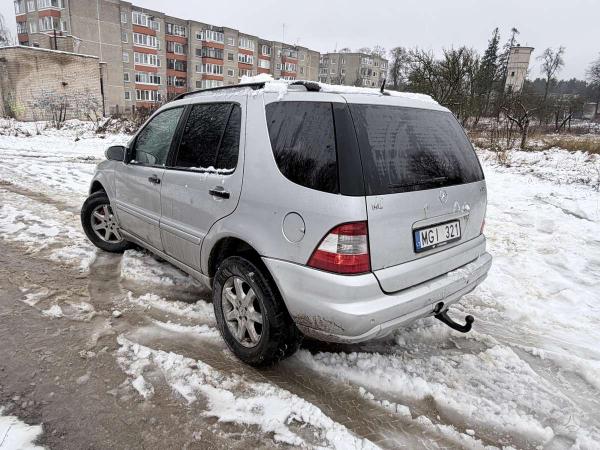 Grey Mercedes-Benz ML 270 2004 in Vilnius, with an engine capacity of 2.69 L and mileage of 420 thousand km for 1900 €, photo 4 on AUTOMOTO.COM.LV