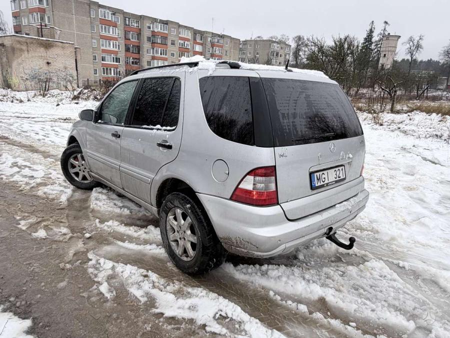 Pelēks Mercedes-Benz ML 270 2004 Viļņa, ar dzinēja tilpumu 2.69 L un nobraukumu 420 tūkst. km par 1900 €, foto 4 vietnē AUTOMOTO.COM.LV
