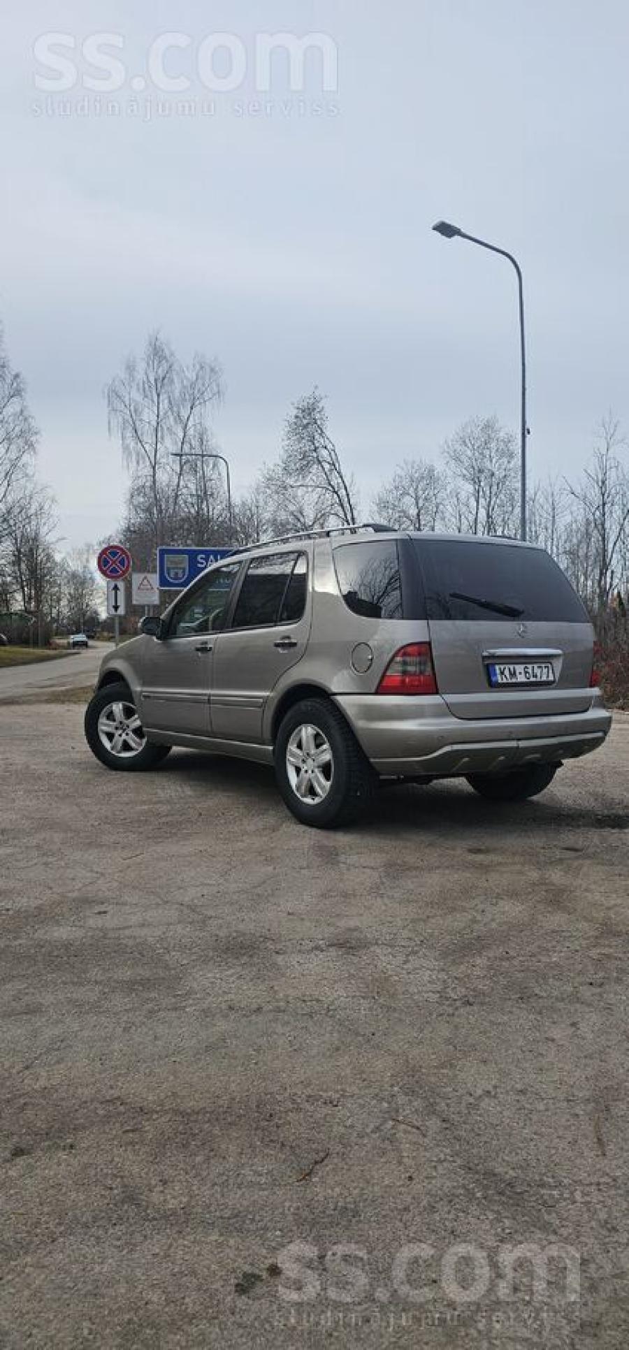 Pelēks Mercedes-Benz ML 270 2004 Rīga, ar dzinēja tilpumu 2.70 L un nobraukumu 309 tūkst. km par 35000 €, foto 5 vietnē AUTOMOTO.COM.LV