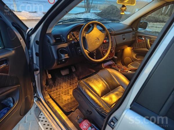 Pelēks Mercedes-Benz ML 270 2004 Ludza, ar dzinēja tilpumu 2.70 L un nobraukumu 336 tūkst. km par 3700 €, foto 1 vietnē AUTOMOTO.COM.LV