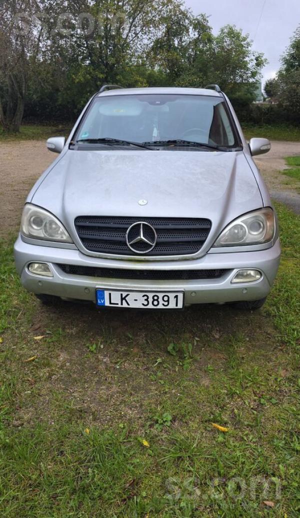 Серый Мерседес МЛ 270 2004 в Краслава, объемом двигателя 2.70 л и пробегом 293 тыс. км за 1000 €, фото 1 на AUTOMOTO.COM.LV