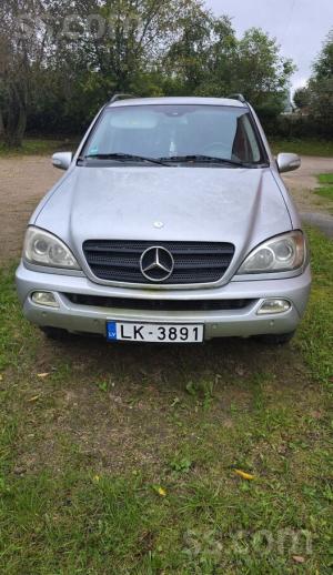 Grey Mercedes-Benz ML 270 2004 in Kraslava, with an engine capacity of 2.70 L and mileage of 293 thousand km for 1000 €, photo 1 on AUTOMOTO.COM.LV