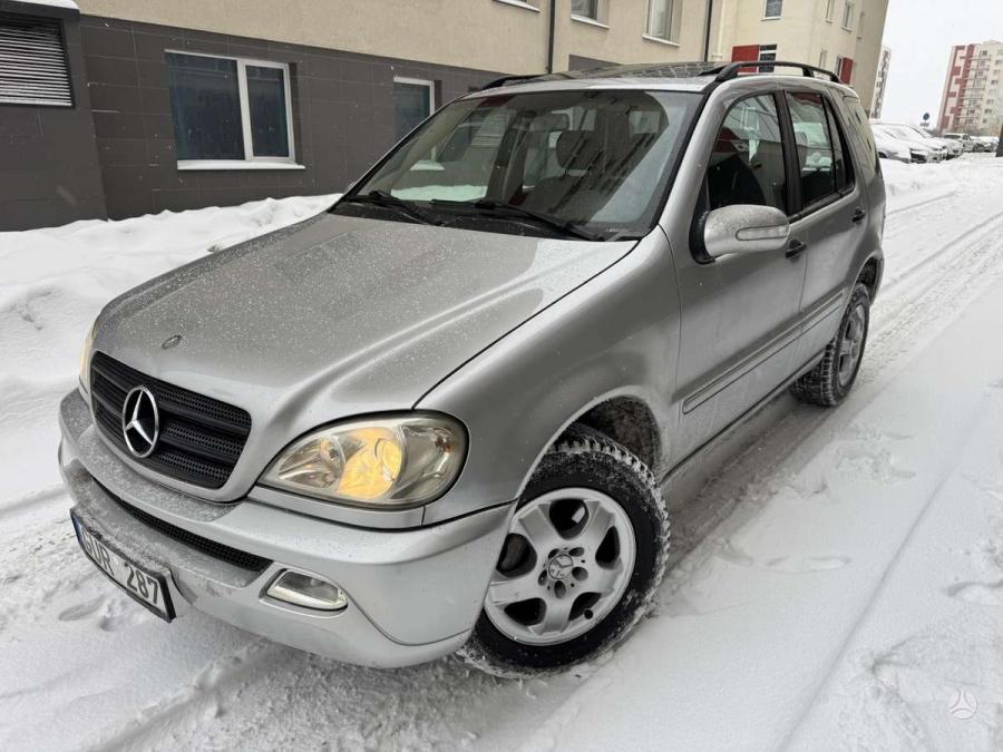 Grey Mercedes-Benz ML 270 2005 in Vilnius, with an engine capacity of 2.70 L and mileage of 260 thousand km for 2950 €, photo 1 on AUTOMOTO.COM.LV