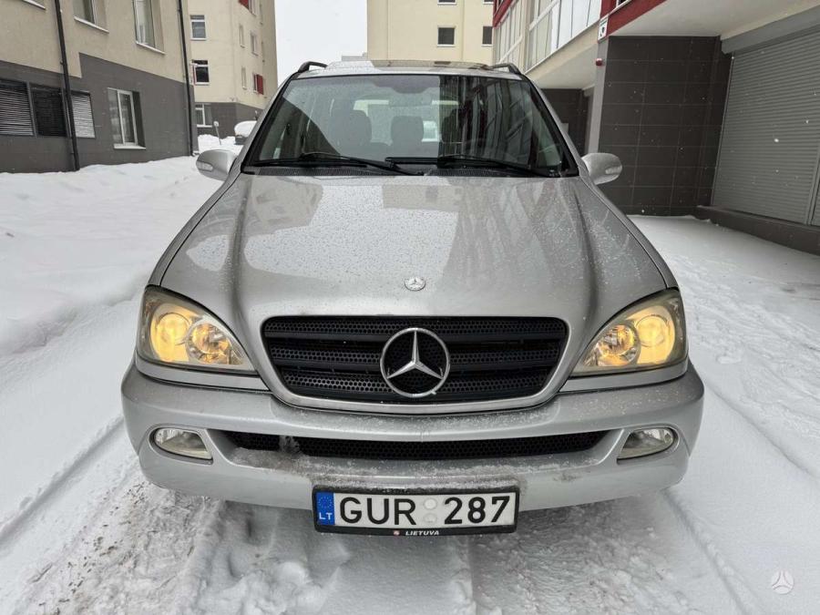 Grey Mercedes-Benz ML 270 2005 in Vilnius, with an engine capacity of 2.70 L and mileage of 260 thousand km for 2950 €, photo 3 on AUTOMOTO.COM.LV