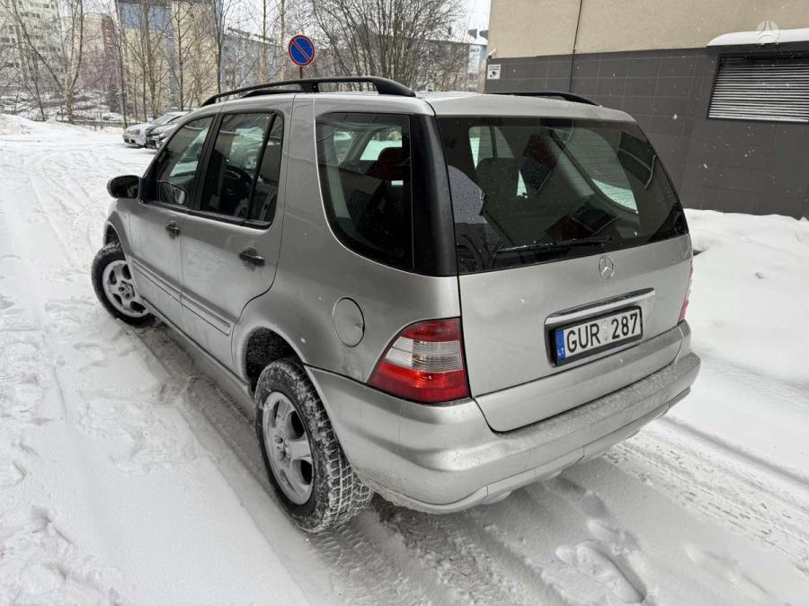 Grey Mercedes-Benz ML 270 2005 in Vilnius, with an engine capacity of 2.70 L and mileage of 260 thousand km for 2950 €, photo 12 on AUTOMOTO.COM.LV