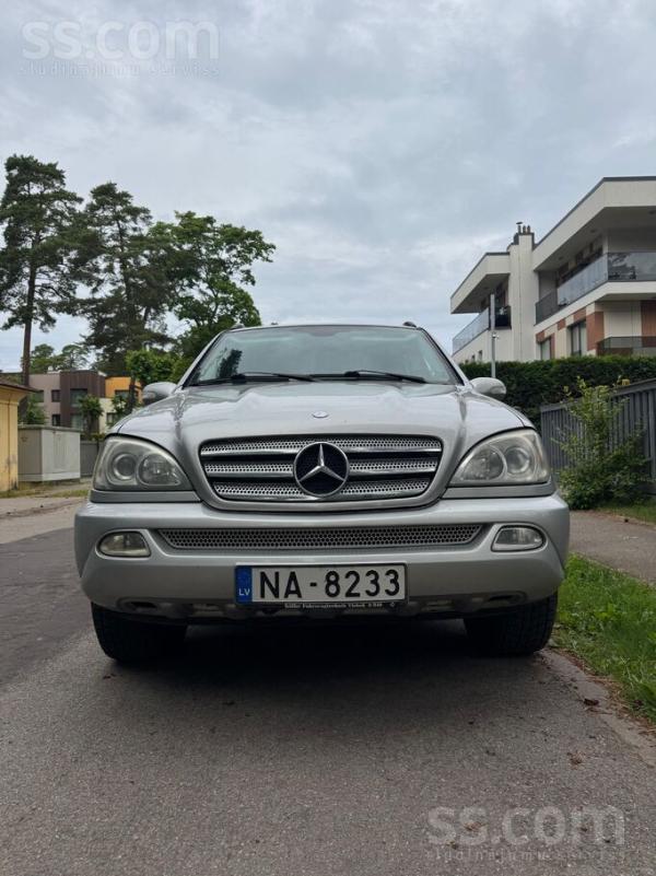 Grey Mercedes-Benz ML 270 2005 in Riga, with an engine capacity of 2.70 L and mileage of 330 thousand km for 3950 €, photo 2 on AUTOMOTO.COM.LV