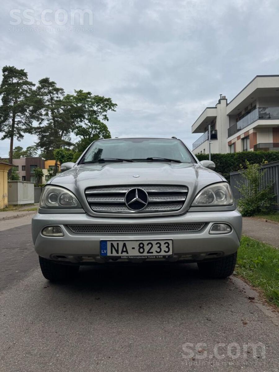 Grey Mercedes-Benz ML 270 2005 in Riga, with an engine capacity of 2.70 L and mileage of 330 thousand km for 3950 €, photo 3 on AUTOMOTO.COM.LV