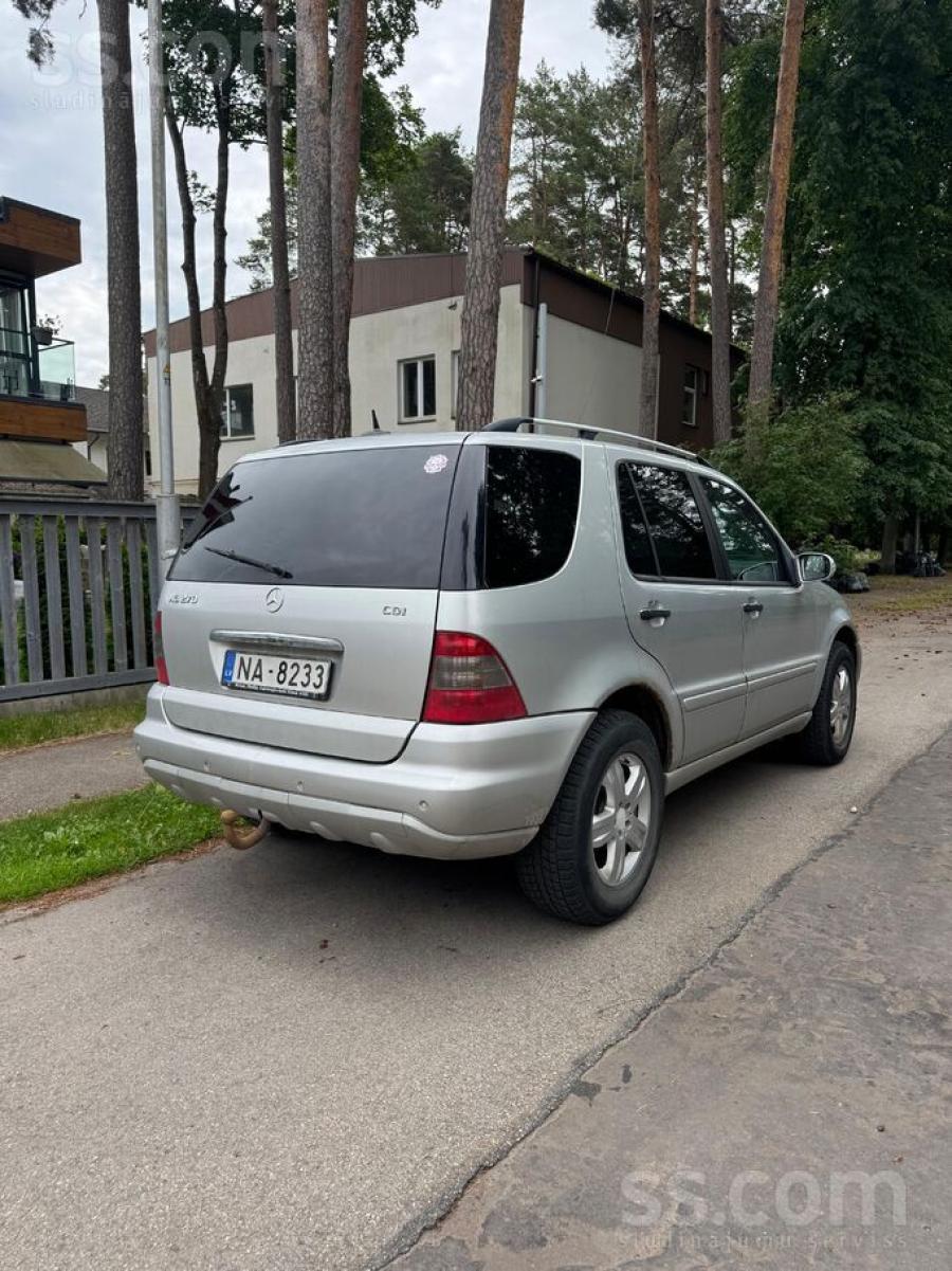 Grey Mercedes-Benz ML 270 2005 in Riga, with an engine capacity of 2.70 L and mileage of 330 thousand km for 3950 €, photo 6 on AUTOMOTO.COM.LV