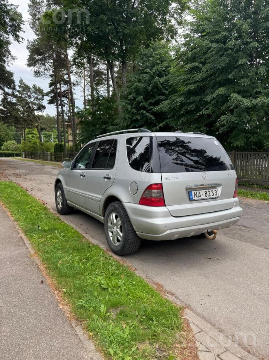Grey Mercedes-Benz ML 270 2005 in Riga, with an engine capacity of 2.70 L and mileage of 330 thousand km for 3950 €, photo 7 on AUTOMOTO.COM.LV