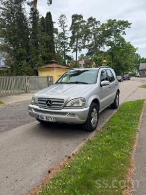 Grey Mercedes-Benz ML 270 2005 in Riga, with an engine capacity of 2.70 L and mileage of 330 thousand km for 3950 €, photo 9 on AUTOMOTO.COM.LV