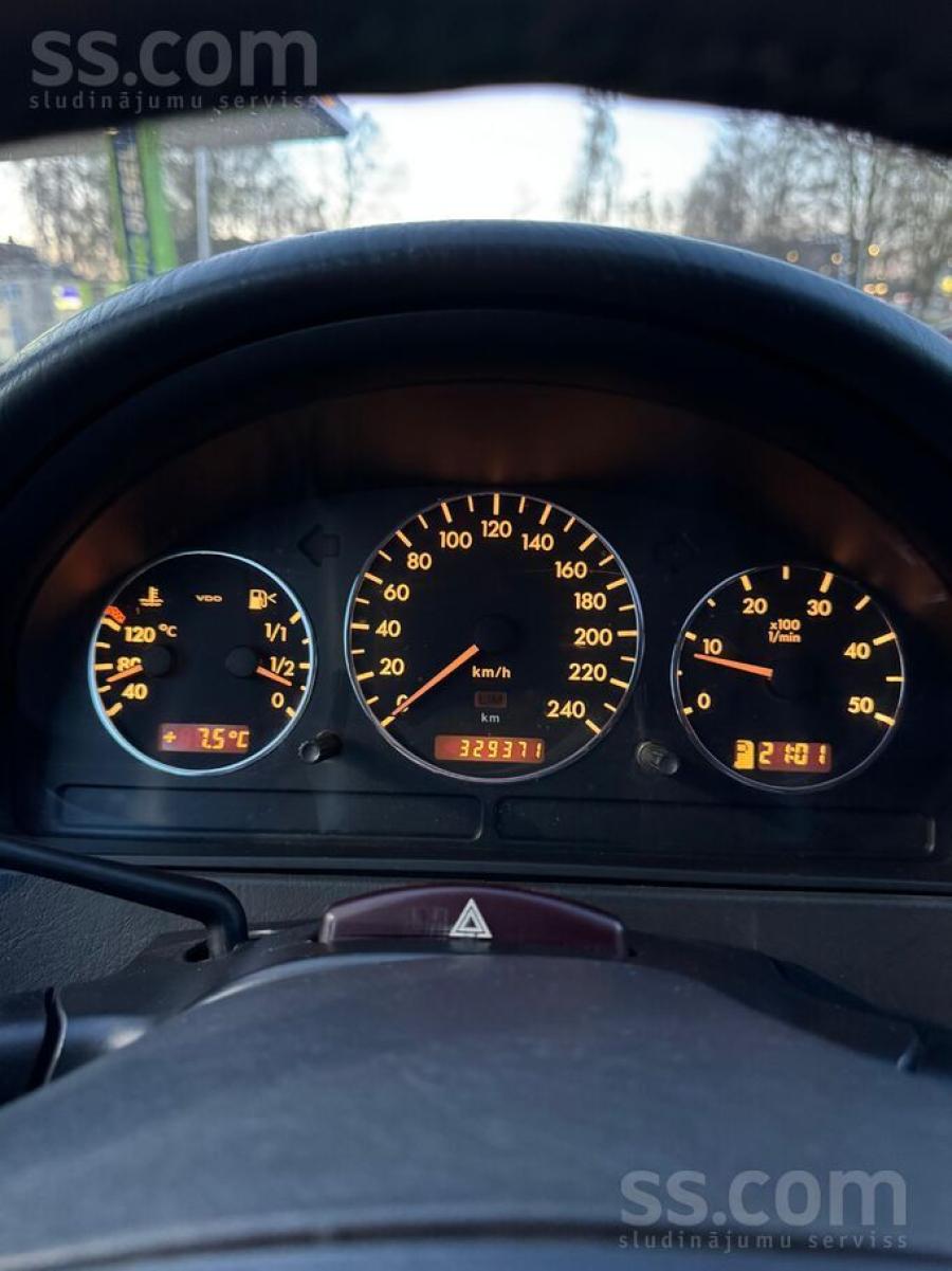 Grey Mercedes-Benz ML 270 2005 in Riga, with an engine capacity of 2.70 L and mileage of 330 thousand km for 3950 €, photo 16 on AUTOMOTO.COM.LV
