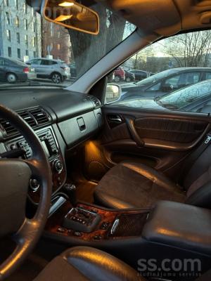 Grey Mercedes-Benz ML 270 2005 in Riga, with an engine capacity of 2.70 L and mileage of 330 thousand km for 3950 €, photo 17 on AUTOMOTO.COM.LV