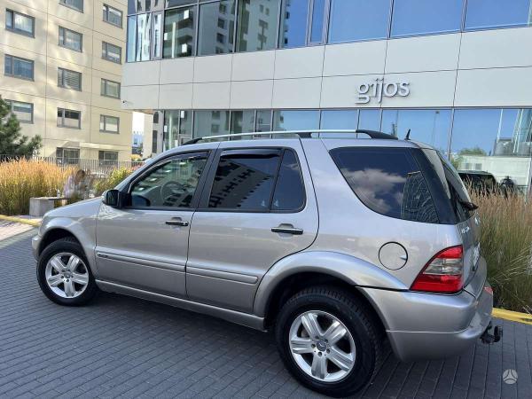 Pelēks Mercedes-Benz ML 270 2005 Viļņa, ar dzinēja tilpumu 2.70 L un nobraukumu 318 tūkst. km par 2250 €, foto 6 vietnē AUTOMOTO.COM.LV