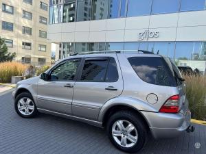 Pelēks Mercedes-Benz ML 270 2005 Viļņa, ar dzinēja tilpumu 2.70 L un nobraukumu 318 tūkst. km par 2250 €, foto 7 vietnē AUTOMOTO.COM.LV