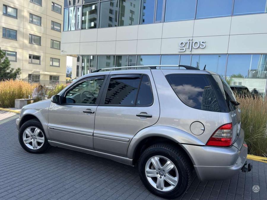 Pelēks Mercedes-Benz ML 270 2005 Viļņa, ar dzinēja tilpumu 2.70 L un nobraukumu 318 tūkst. km par 2250 €, foto 7 vietnē AUTOMOTO.COM.LV