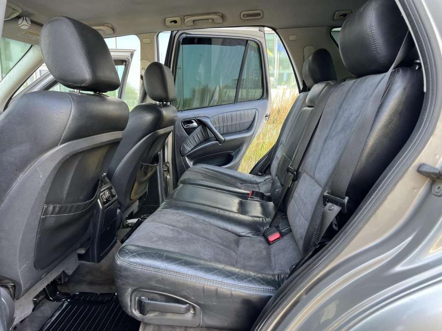 Pelēks Mercedes-Benz ML 270 2005 Viļņa, ar dzinēja tilpumu 2.70 L un nobraukumu 318 tūkst. km par 2250 €, foto 25 vietnē AUTOMOTO.COM.LV
