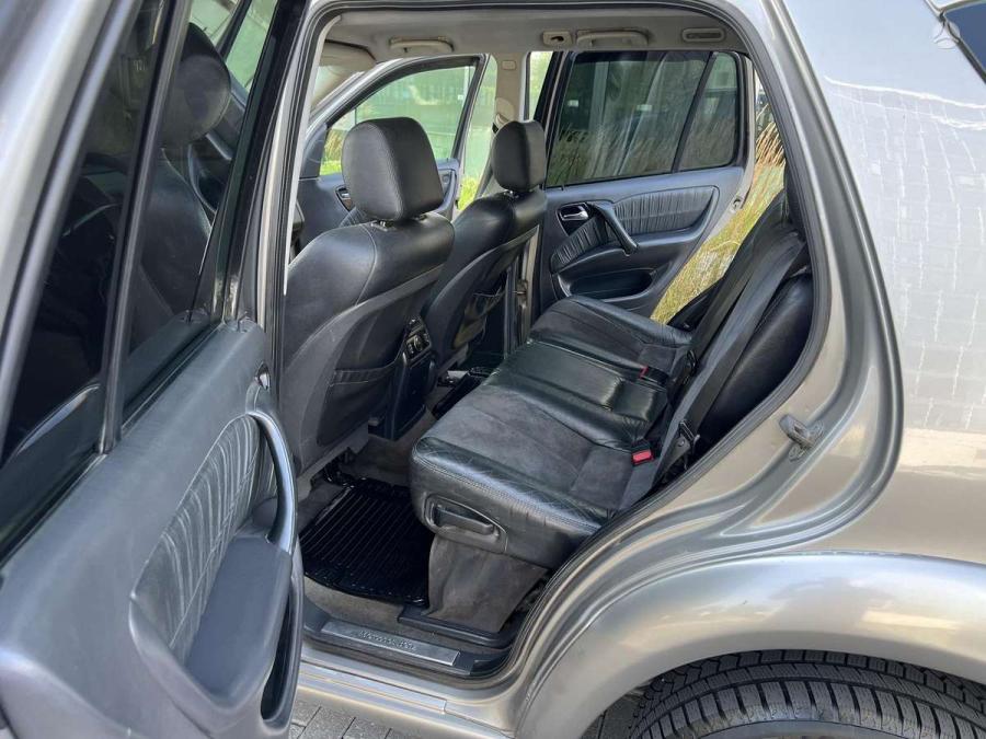 Pelēks Mercedes-Benz ML 270 2005 Viļņa, ar dzinēja tilpumu 2.70 L un nobraukumu 318 tūkst. km par 2250 €, foto 26 vietnē AUTOMOTO.COM.LV