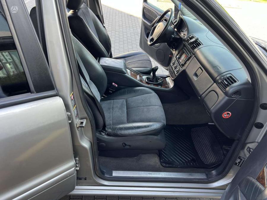 Pelēks Mercedes-Benz ML 270 2005 Viļņa, ar dzinēja tilpumu 2.70 L un nobraukumu 318 tūkst. km par 2250 €, foto 32 vietnē AUTOMOTO.COM.LV